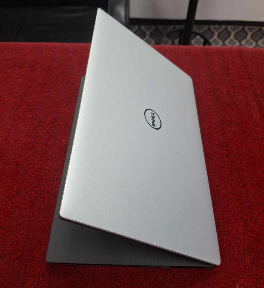 Dell XPS 15 9560 Core i7 7th Gen 4GB Dedicated Graphics Details