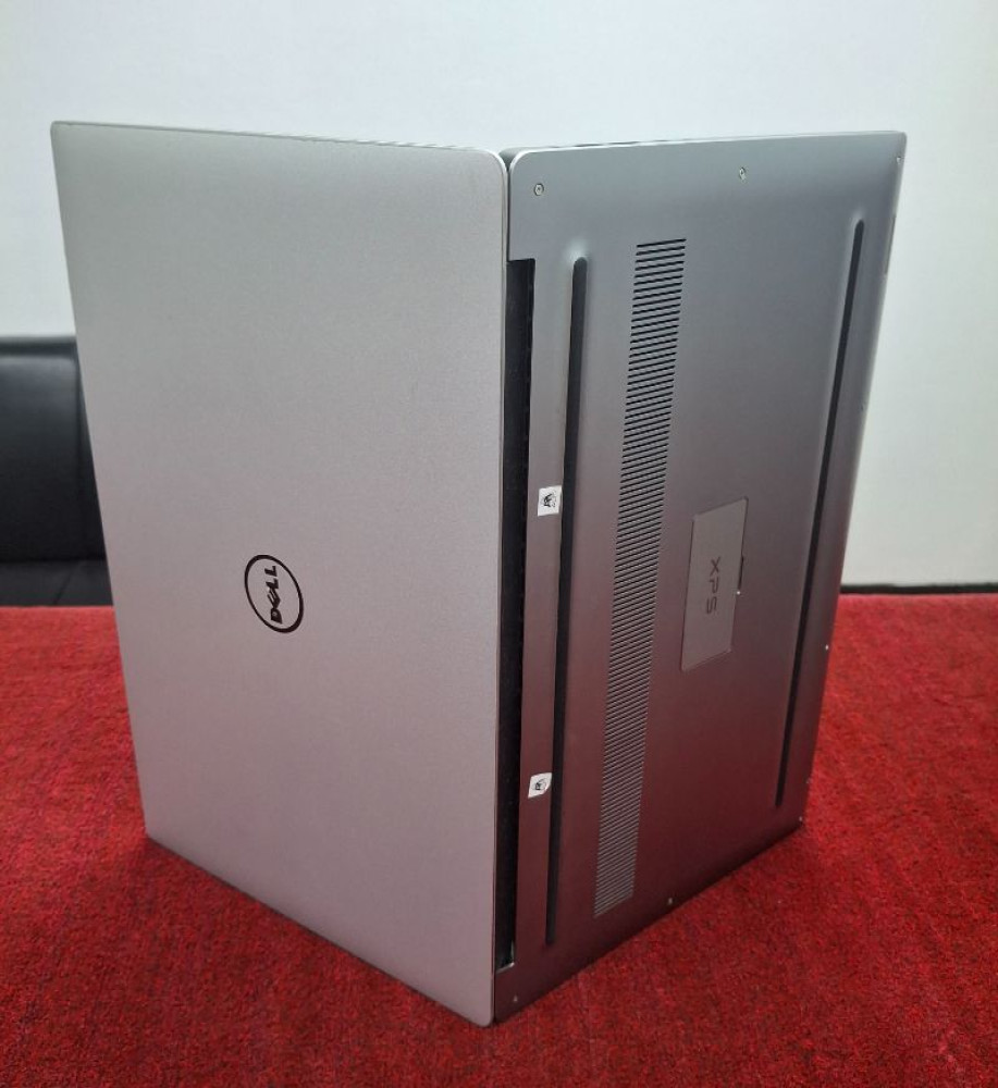 Dell XPS 15 9560 Core i7 7th Gen 4GB Dedicated Graphics Details
